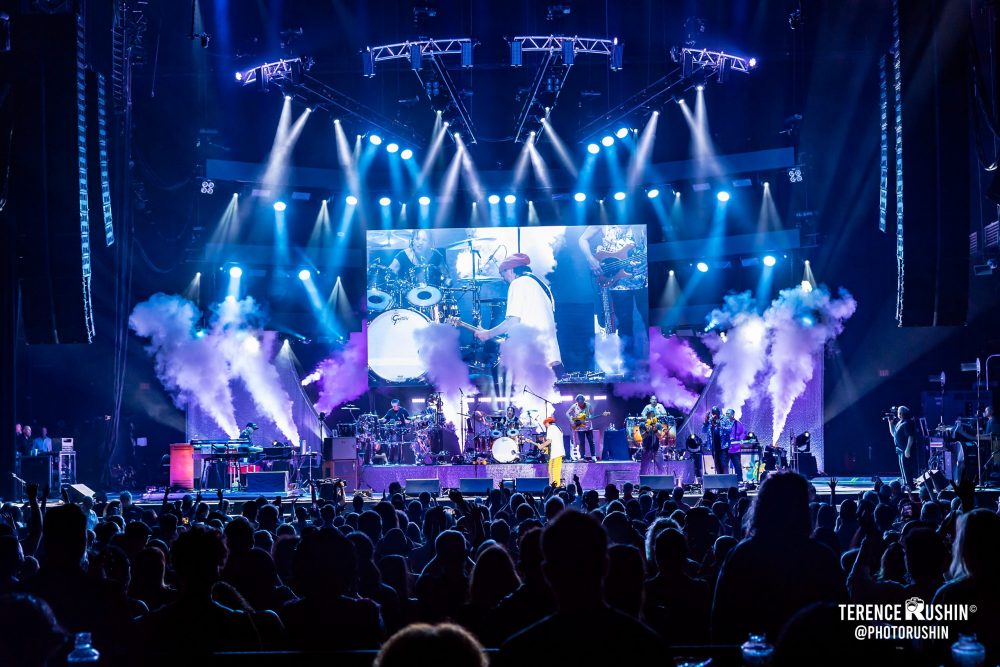 Santana + Earth, Wind & Fire: Miraculous Supernatural Tour at Lakewood ...